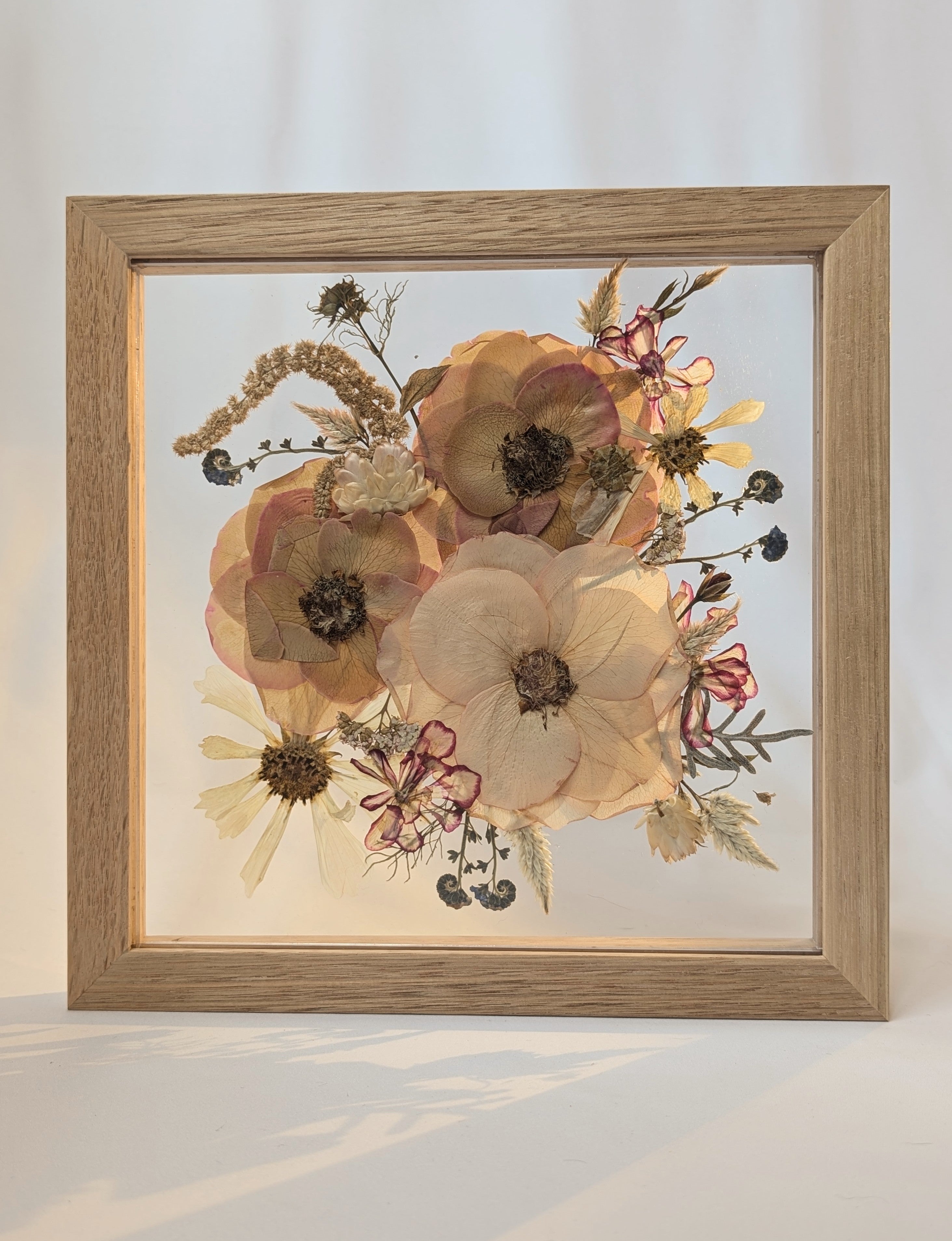 Petite Floating Frame – Momento Pressed Flowers